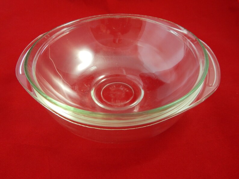 Vintage Collectible Glass Bowls One Pyrex One Unmarked - Etsy