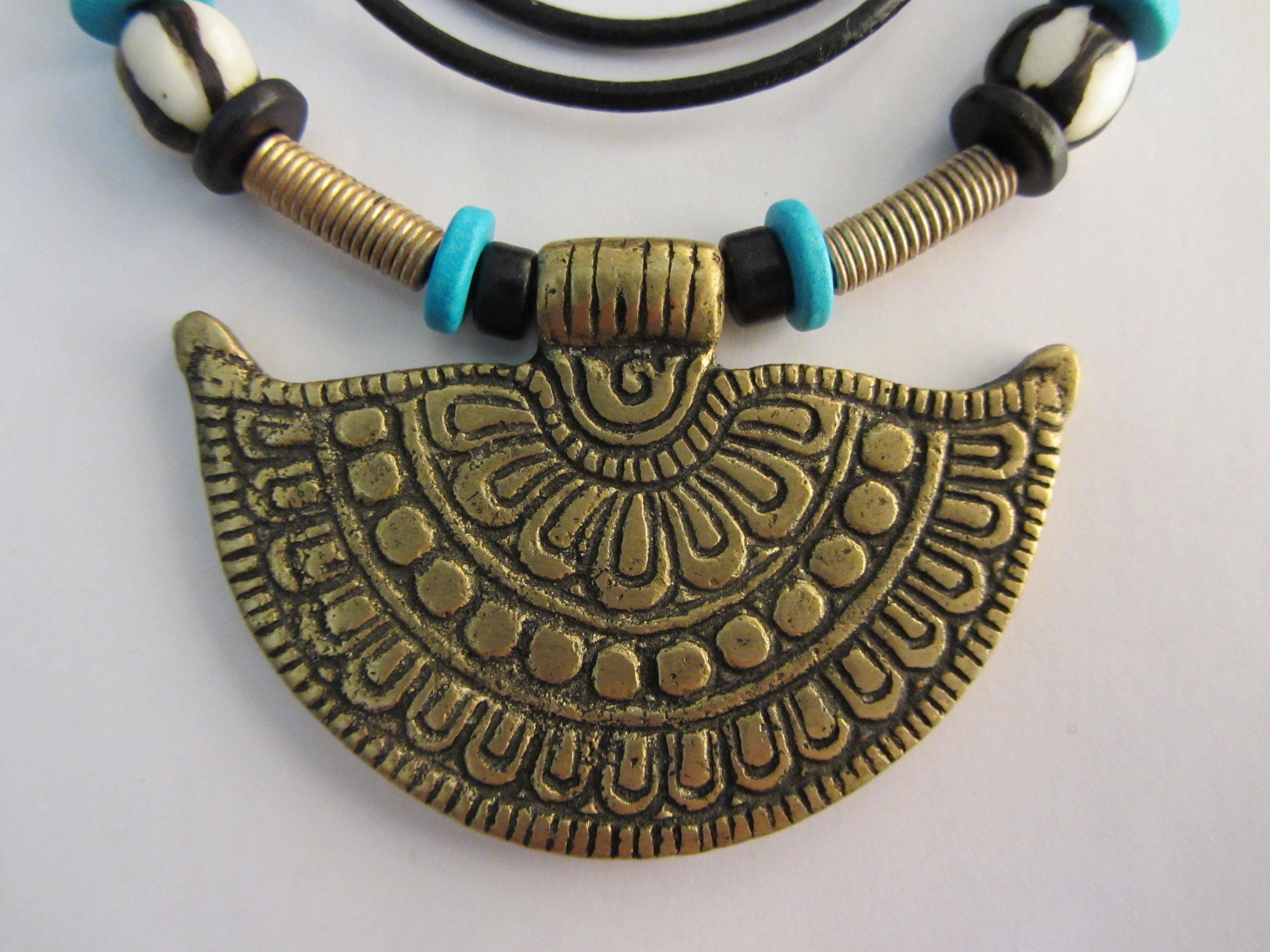 Colgante indio de latón con cerámica griega latón y hueso de | Etsy