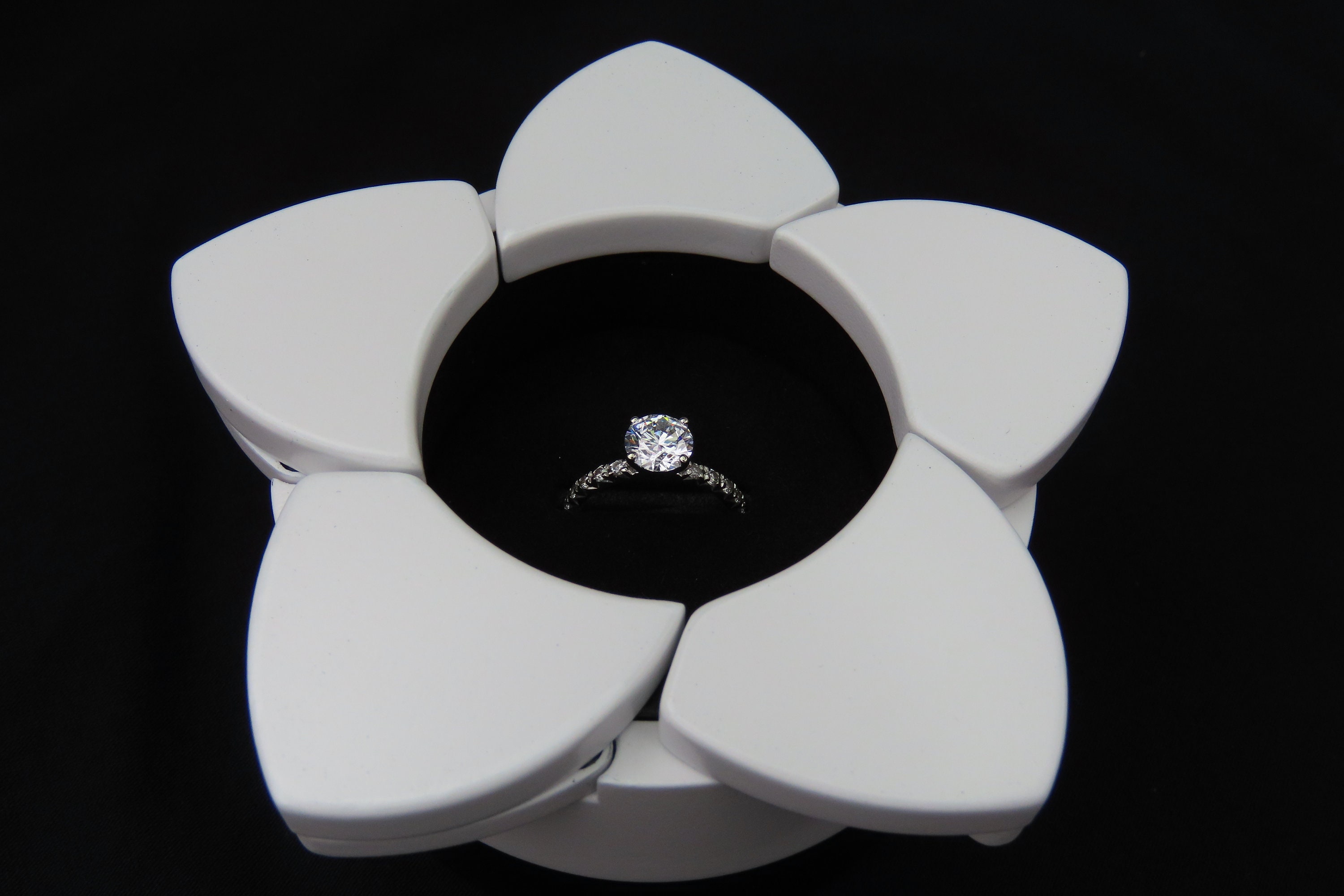 Mechanical Iris Engagement Ring Box - Etsy