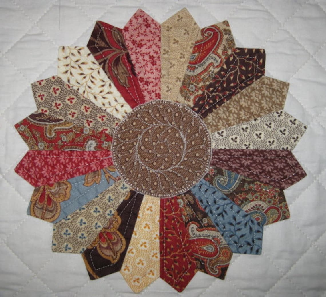 Charm Pack Dresden Plate Table Runner Pattern - Etsy Australia
