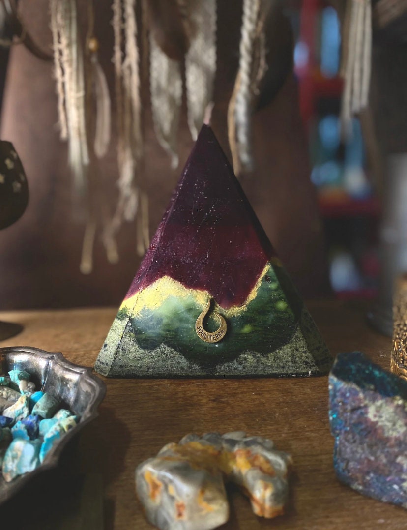 I AM Manifestation Crystal Pyramid Candle for Manifesting Affirmations ...
