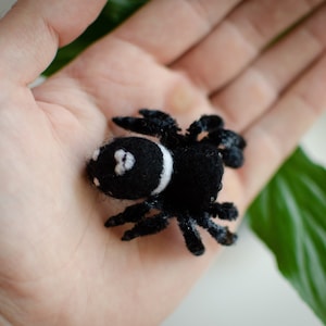 Needle Felted Jumping Spider Sculpture, Poseable Wool Toy - Etsy