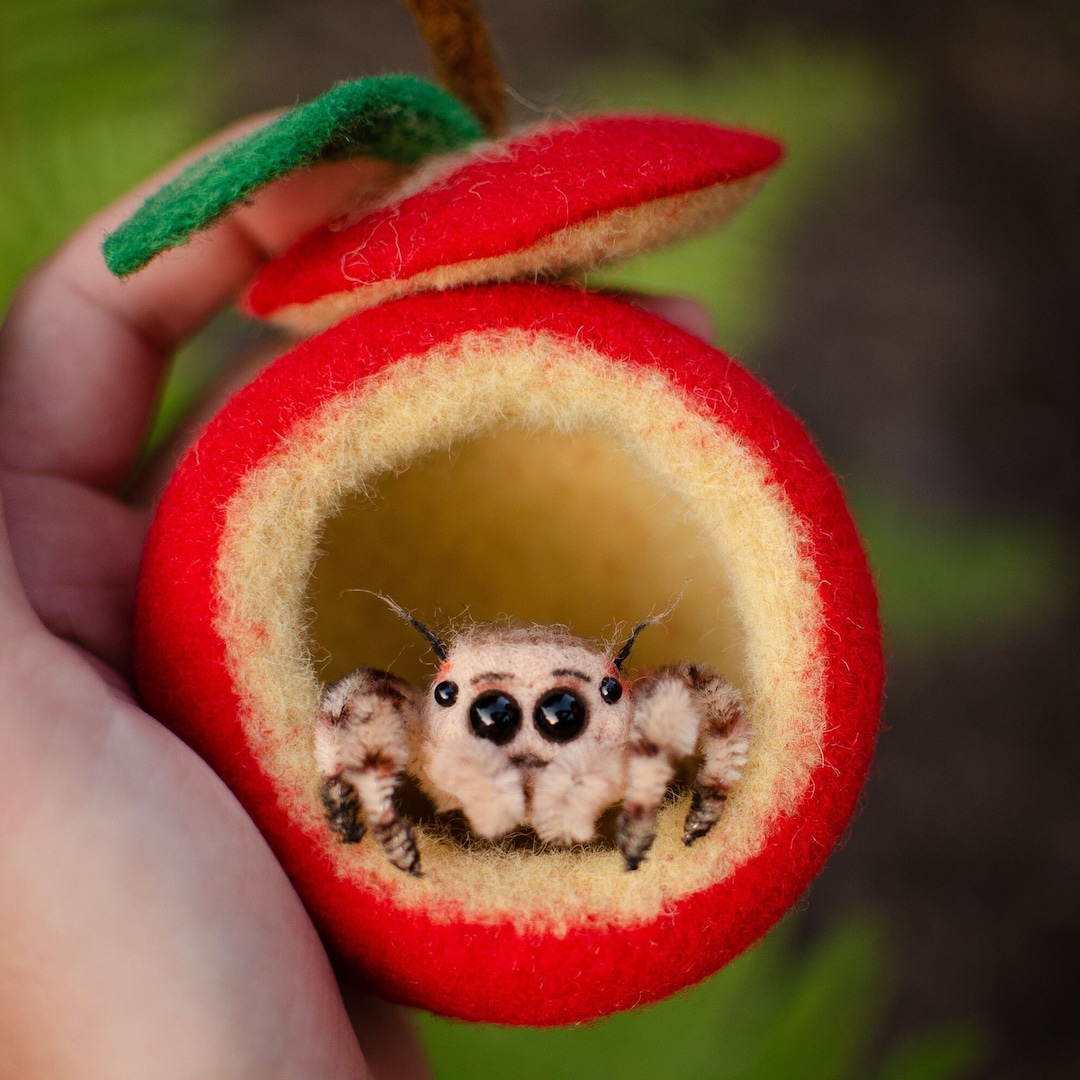 Needle Felted Jumping Spider Sculpture, Poseable Arachnid, Kawaii ...