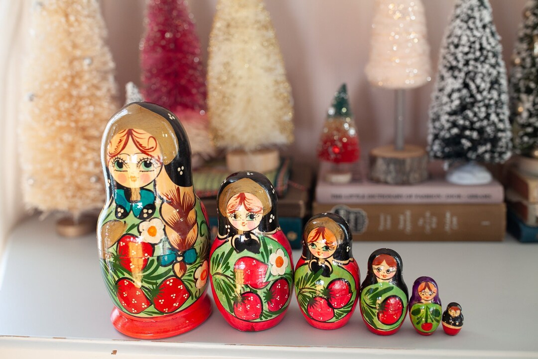 Nesting Dolls -vintage Nesting Dolls- Wooden Painted Dolls - Etsy