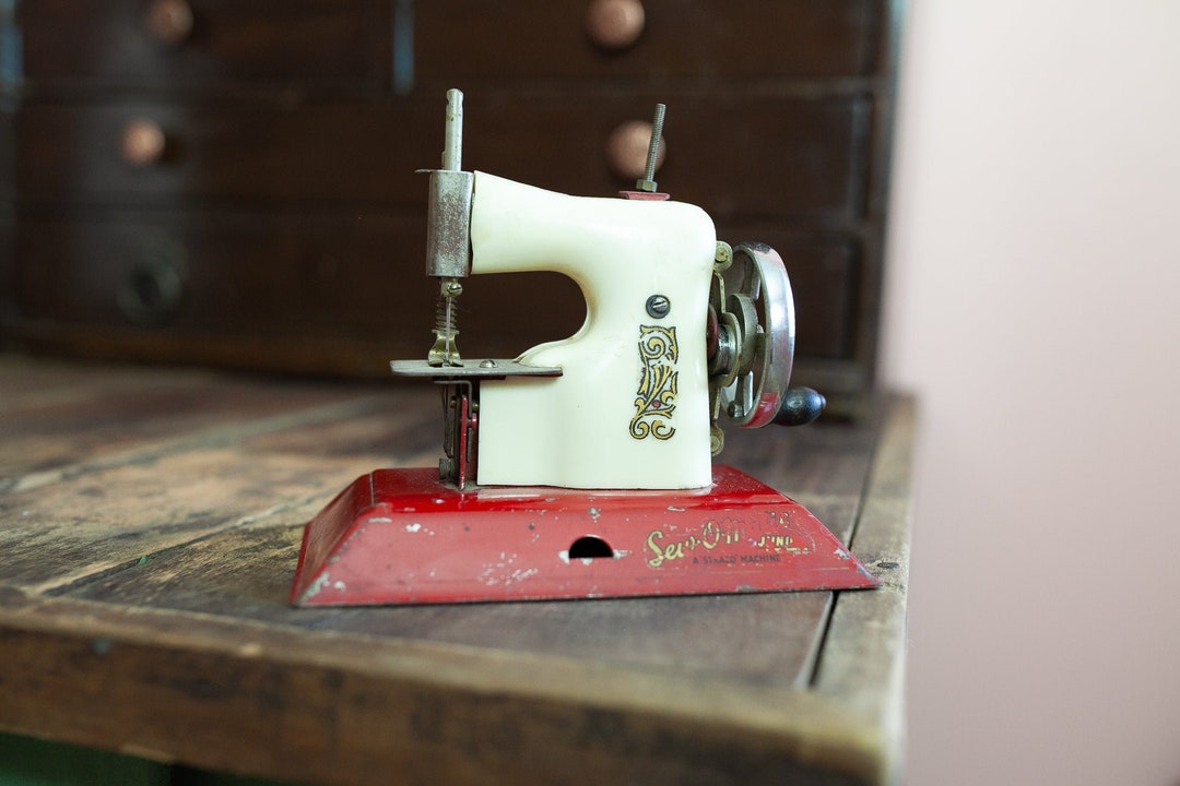 Vintage Red 1950's Sew-o-matic Junior Toy Sewing Machine - Etsy