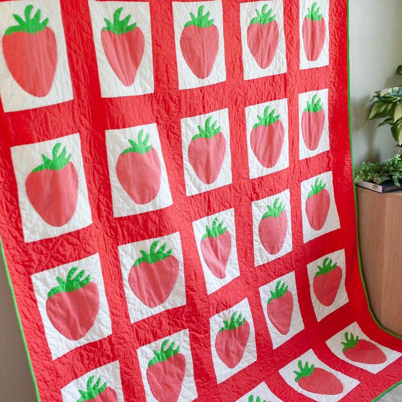 Strawberry Quilt - Etsy