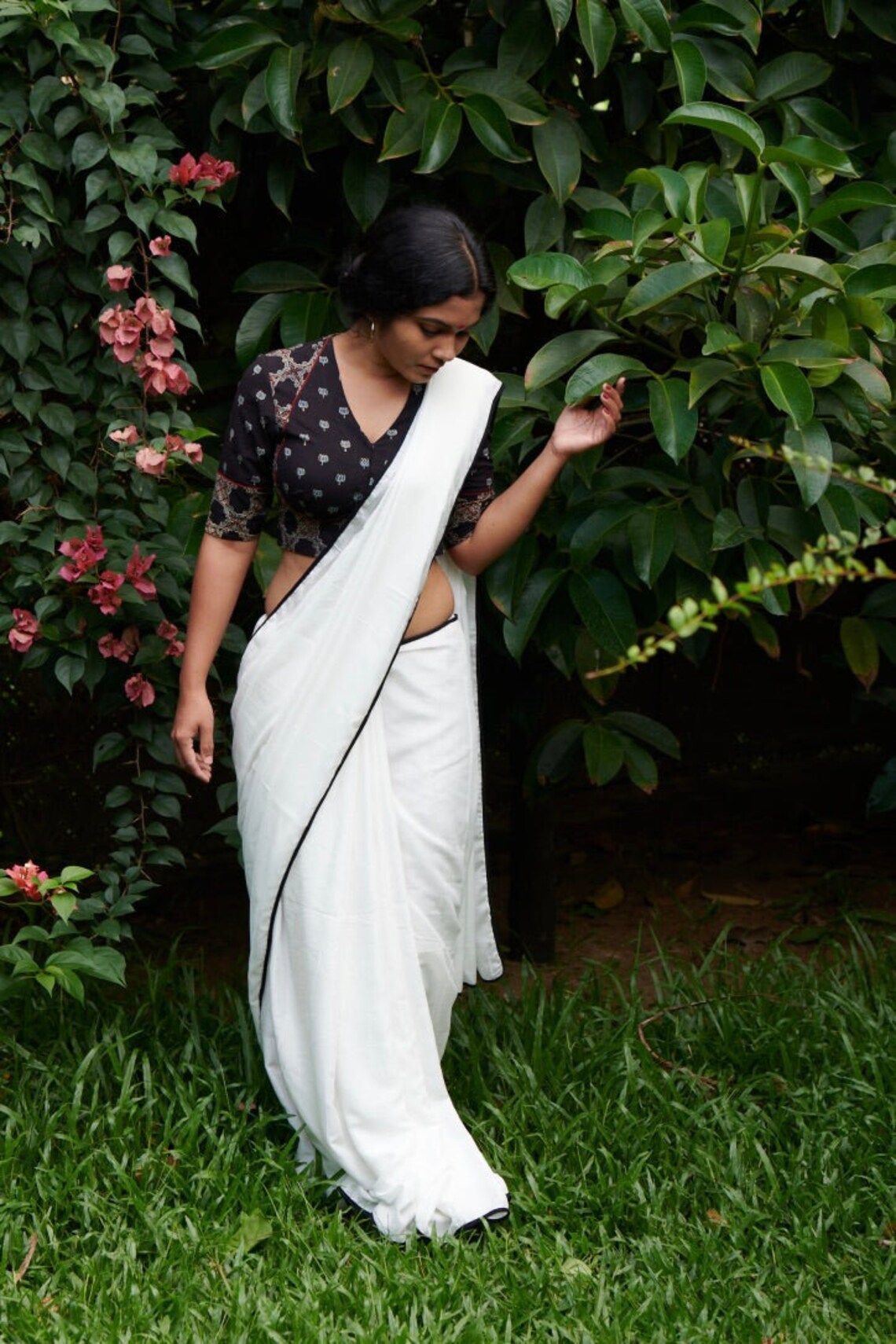 Sefid Saree - Etsy
