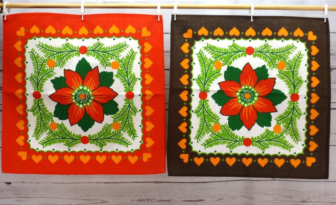 Two Square Table Toppers by Karsten 1970s Holiday Tablecloth Yule ...