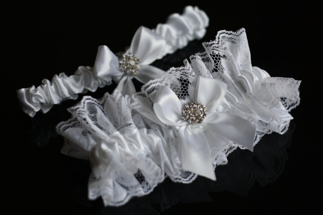 White Bridal Garter Set \ White Wedding Garter Set \ Lace Toss Garter ...