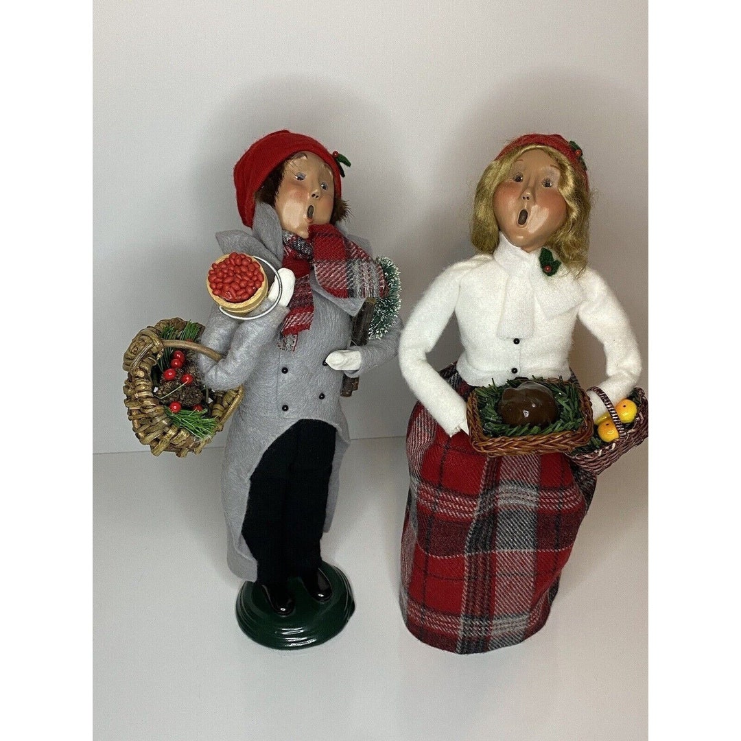 Byers Choice LE of 100 the Carolers Set of 2 Traditional Shoppers ...