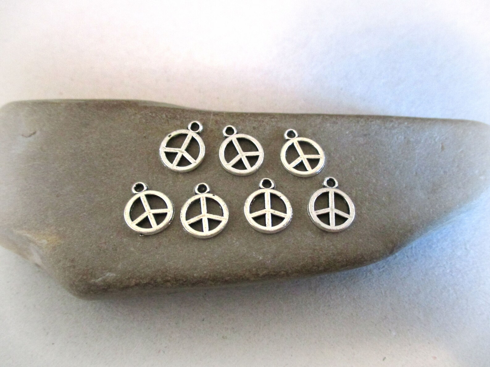 20 Tiny Peace Sign Charms Hippie Charms Silver Peace | Etsy