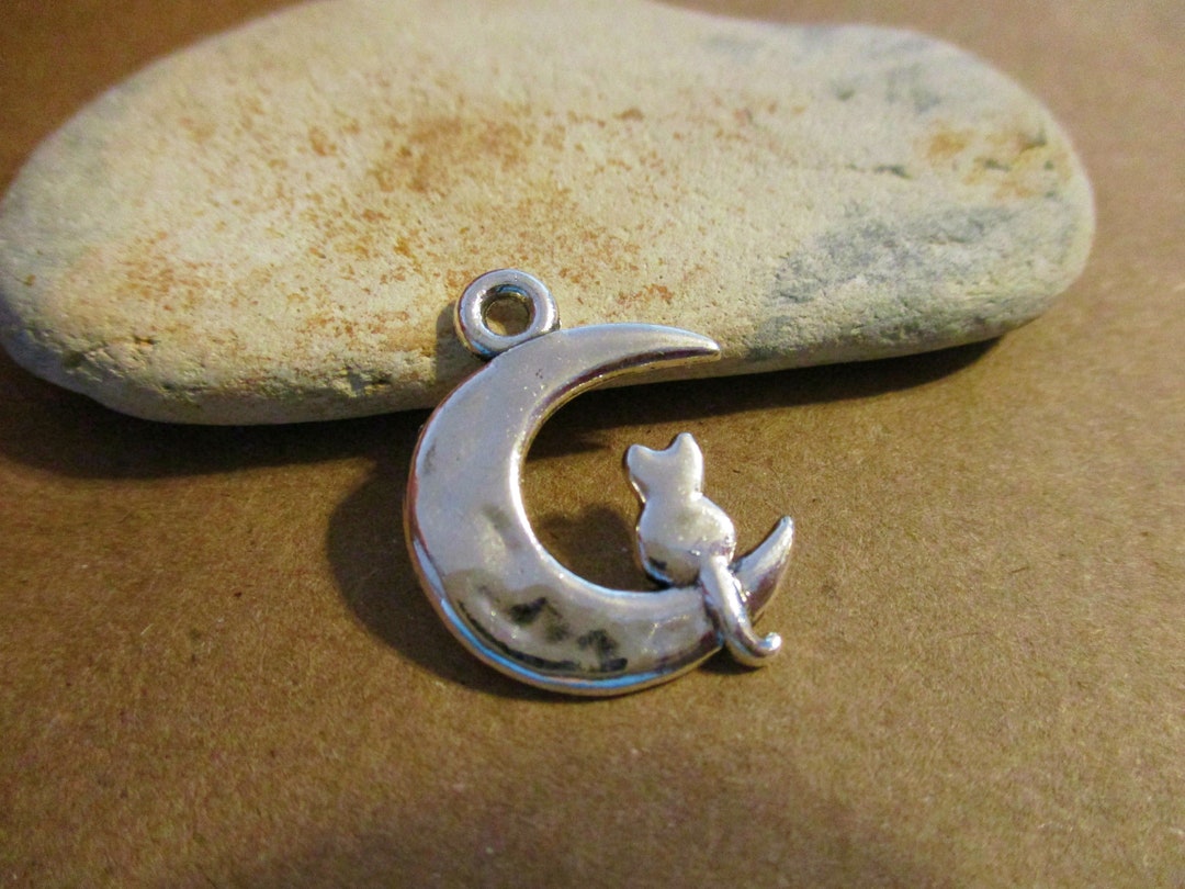 5 Cat on the Moon Pendants Silver Plated Cat and Moon Silhouette Charm ...