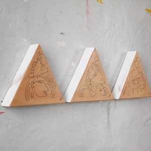 Dreieckige Unikate aus Holz - besondere Kunstwerke Triptychon für Wand, Schreibtisch ...