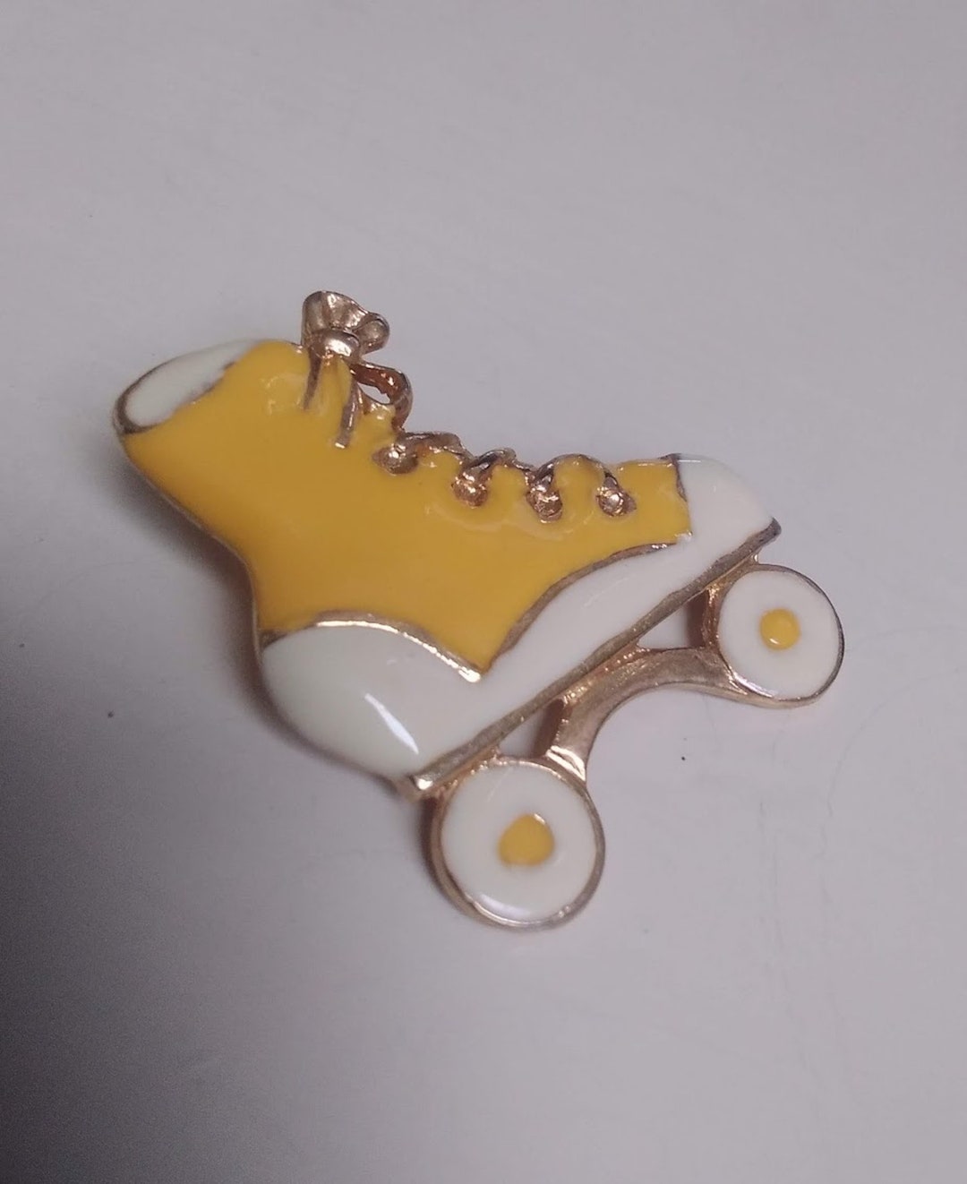 Enamel Roller Skate Pin, 70s 80s, Fun, CUTE // Funky Scatter Pin, Denim ...