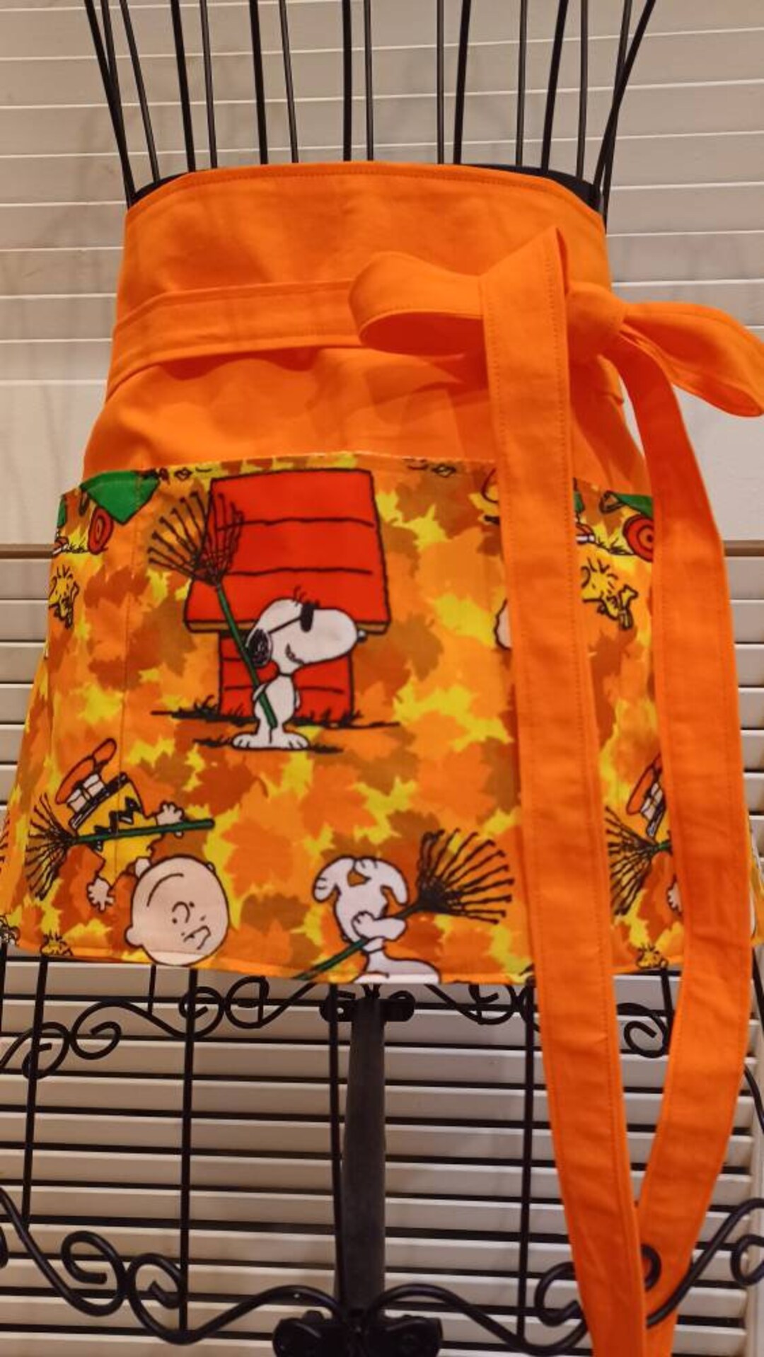 Peanuts Fall 3 Pocket Waitress Teacher Server Vendor Half Waist Apron ...