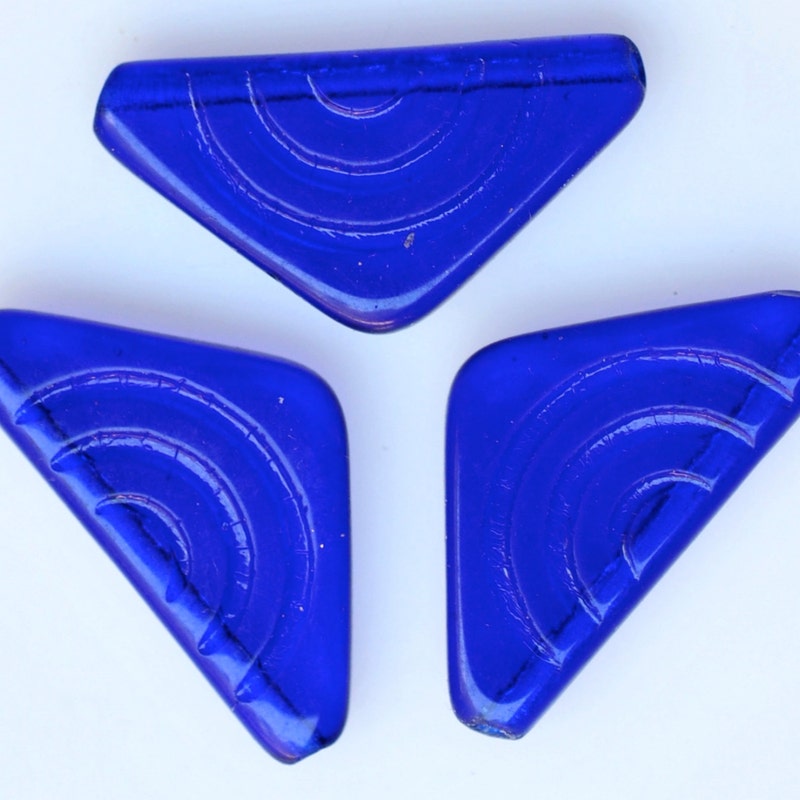 15mm Glass Triangle Beads - Etsy