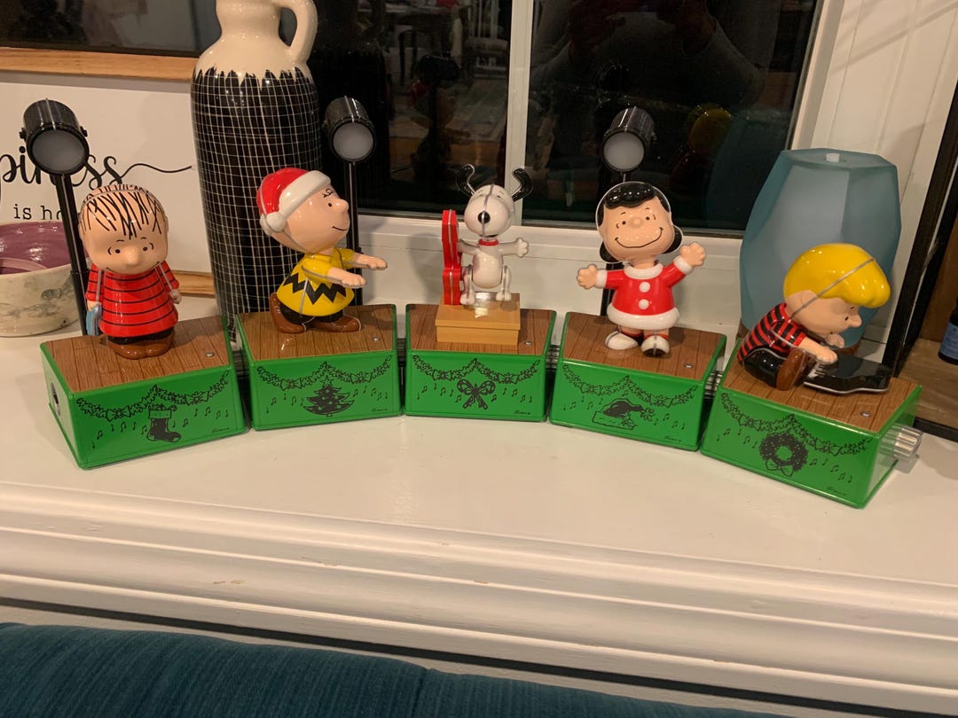 Peanuts Musical Display Set. Includes Stage Light Set. New. Hallmark ...