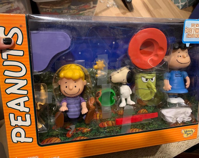 Memory Lane, Peanuts, Opened Box, Peanuts Character, Lucy Van Pelt. It ...