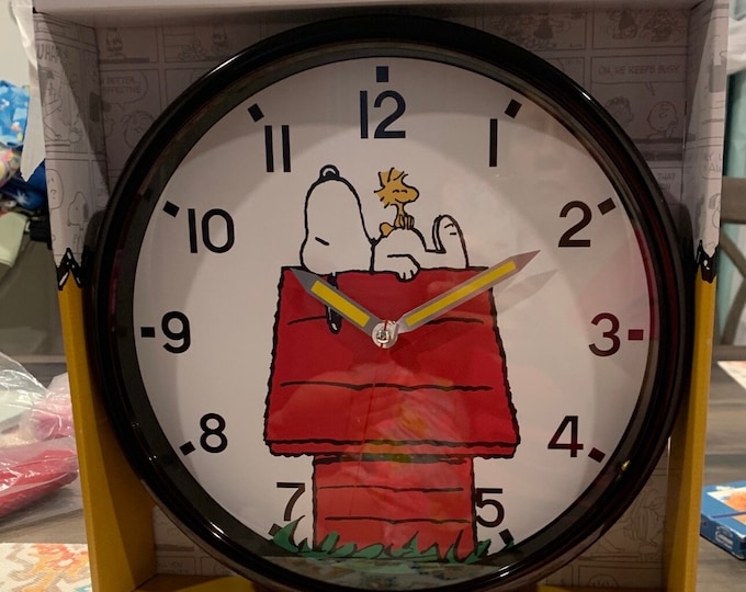 Snoopy Clock, Peanuts Clock, Charlie Brown Clock. Snoopy on House. New ...