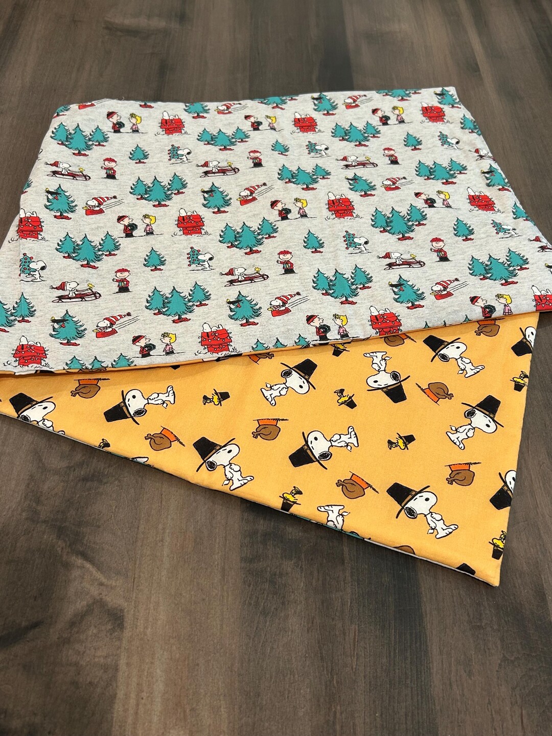 Never Used REVERSIBLE Quilted Table Topper Table Runner. Snoopy ...