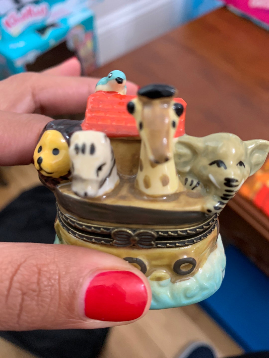 Hinged Boxe. Ceramic Hinged Trinket Box, Noahs Arch. Very Cute Ceramic ...