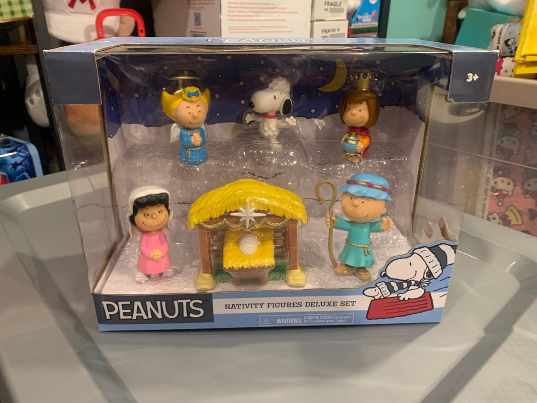 Unopened Peanuts Display Figurine. Figurine Display Set. Snoopy's and ...