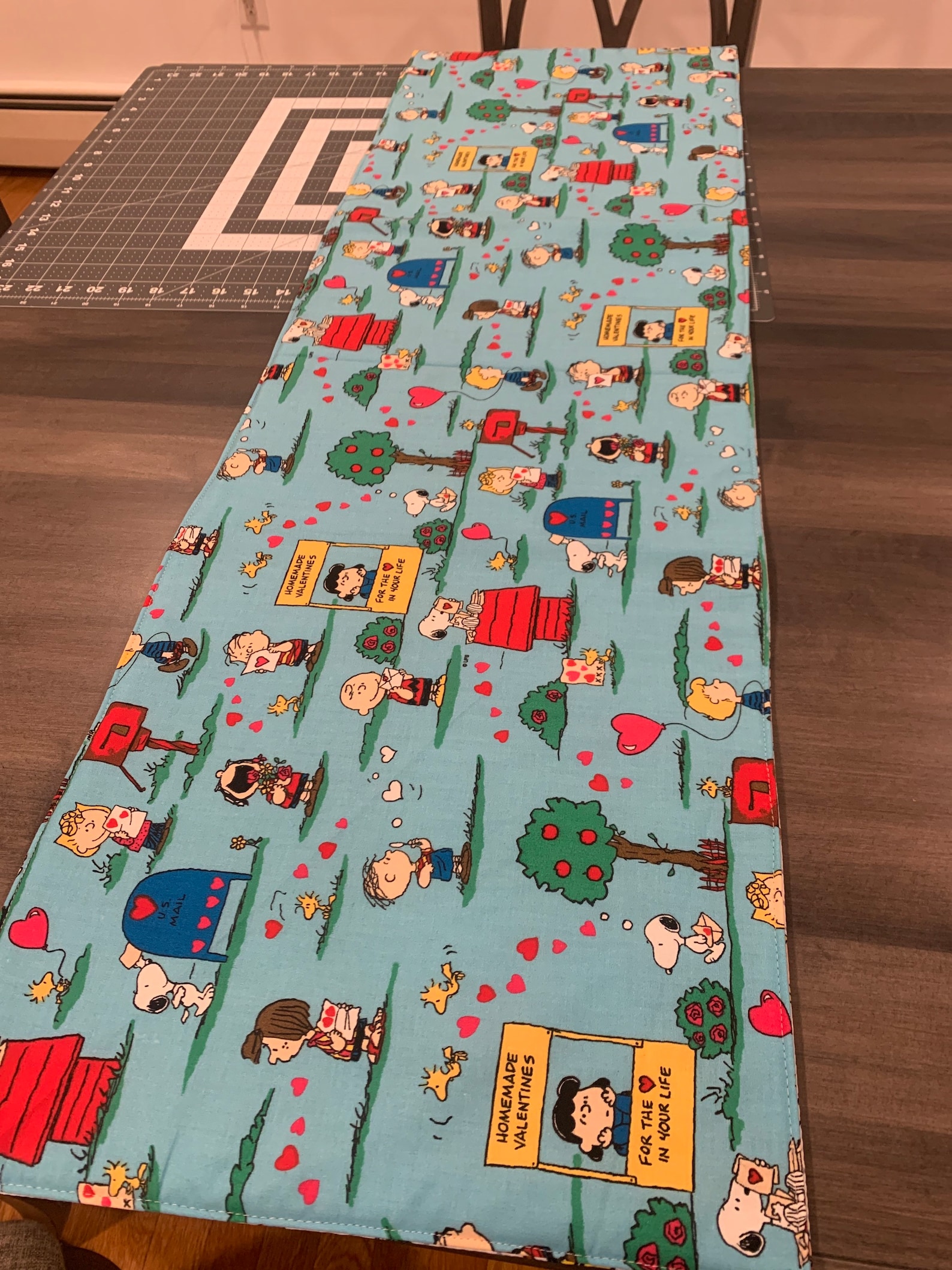 NEW REVERSIBLE Quilted Table Runner. Snoopy Valentine's - Etsy