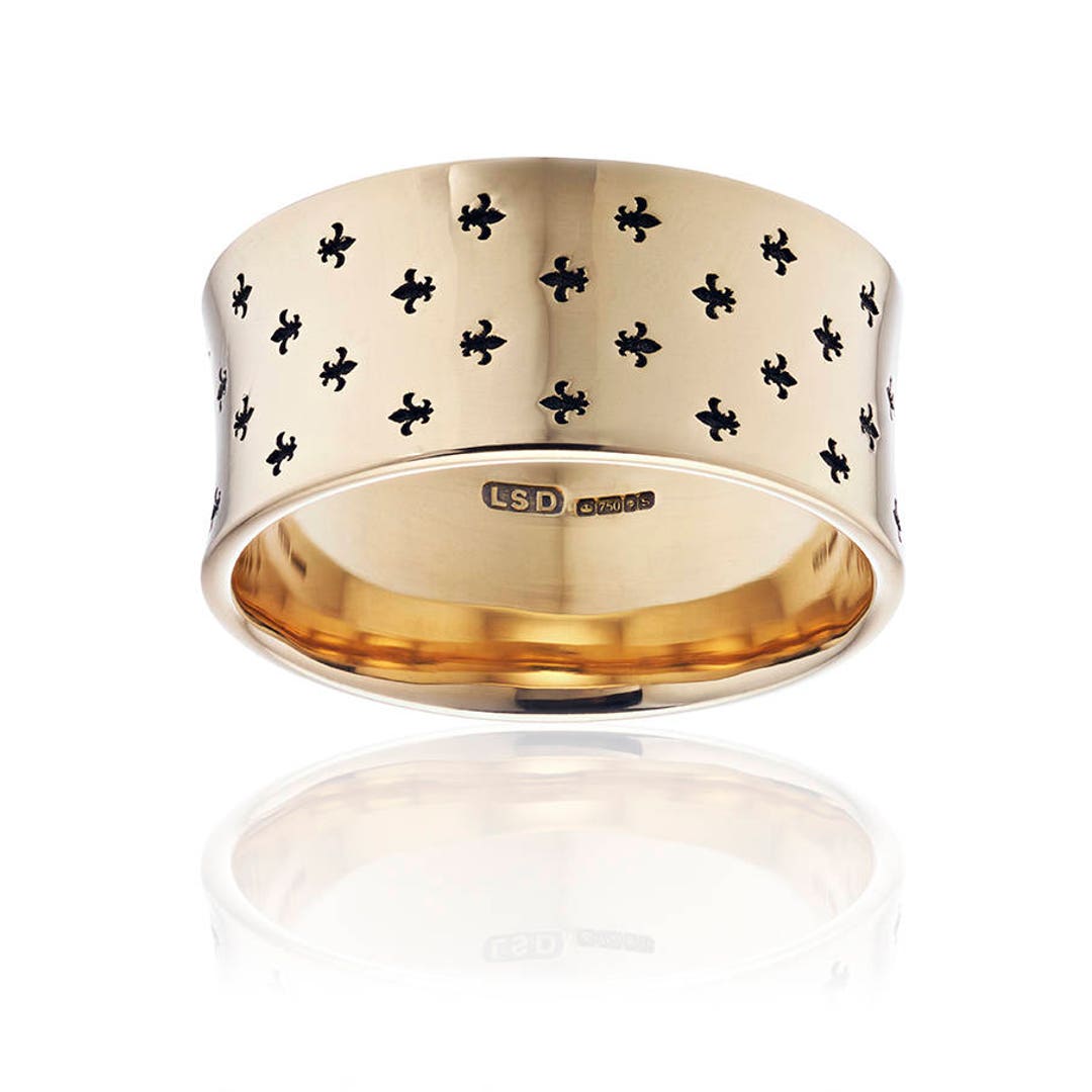 An Elegant 18ct Yellow Gold 9mm Anticlastic Ring, Laser Engraved With a ...