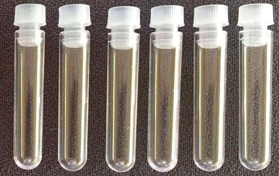 3ml ...empty Clear Plastic Vials With Plastic Plug Tops.. Small Jars ...