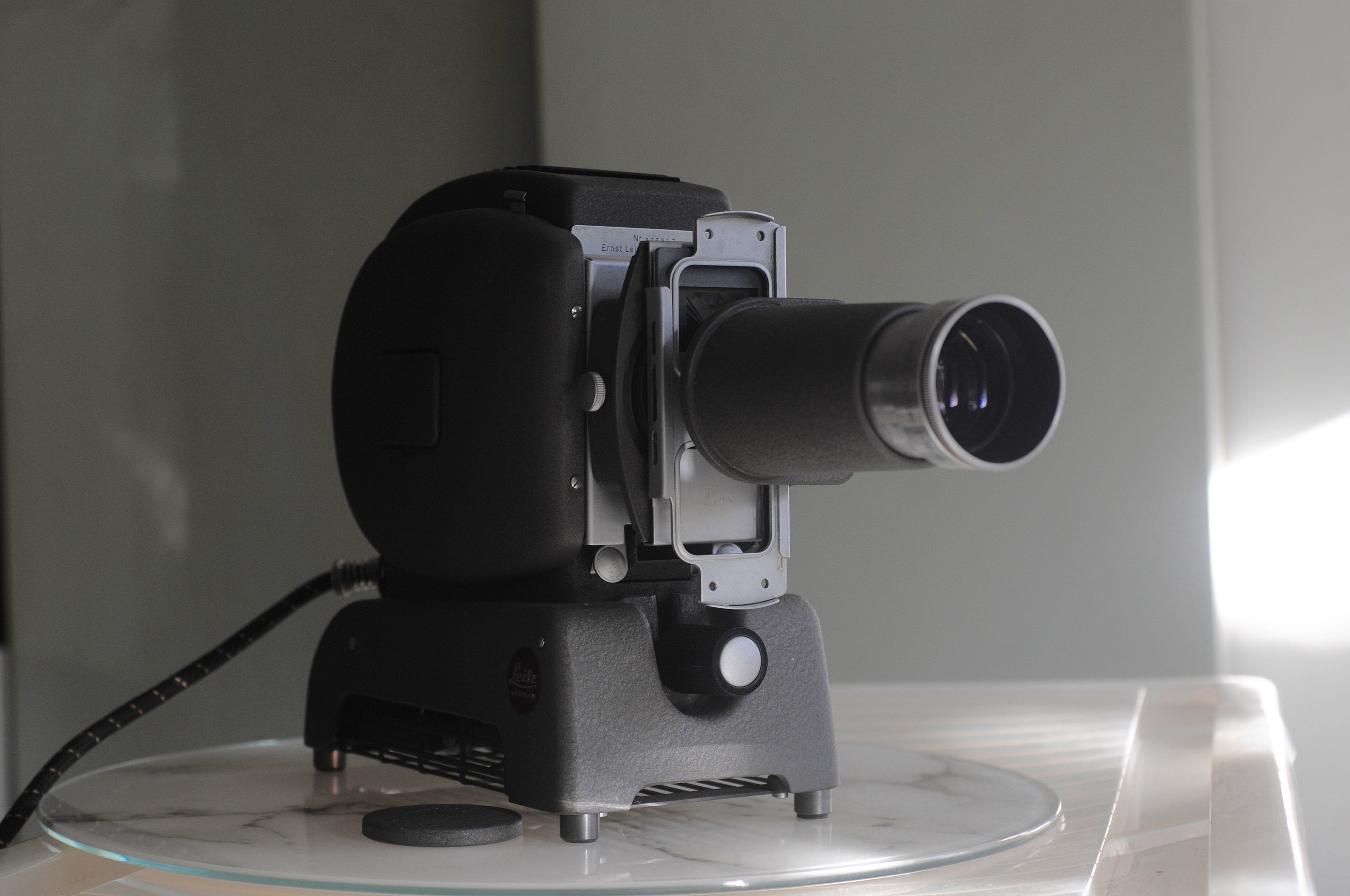 Leitz Prado Ernst Leitz Wetzlar GMBH + Hektor F = 10cm. 1:2.5 in Good ...