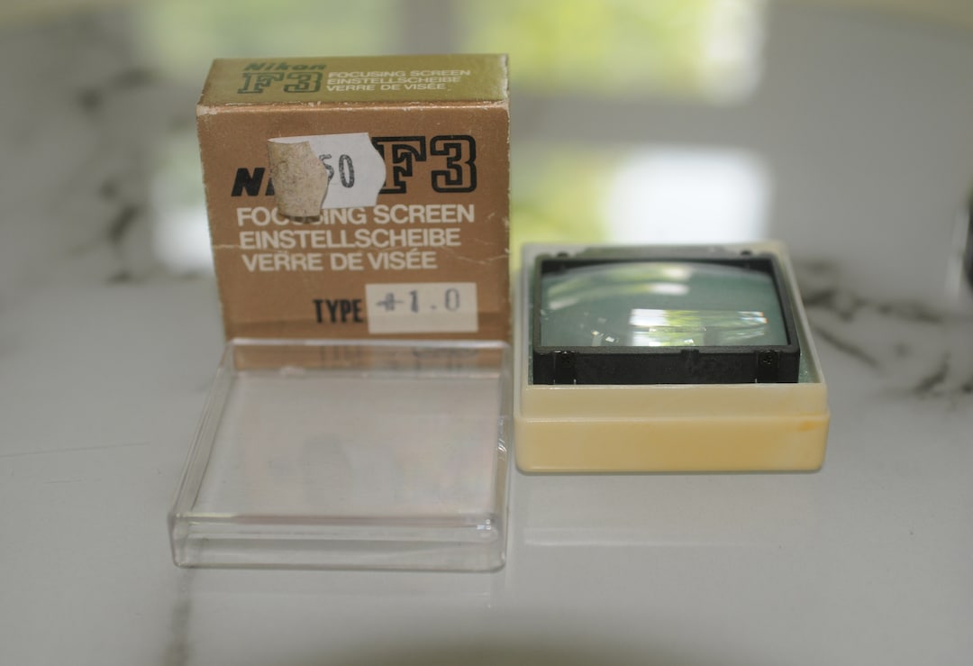 Nikon Focusing Screen Type D Red Dot for F3 in Good Condition in Its ...