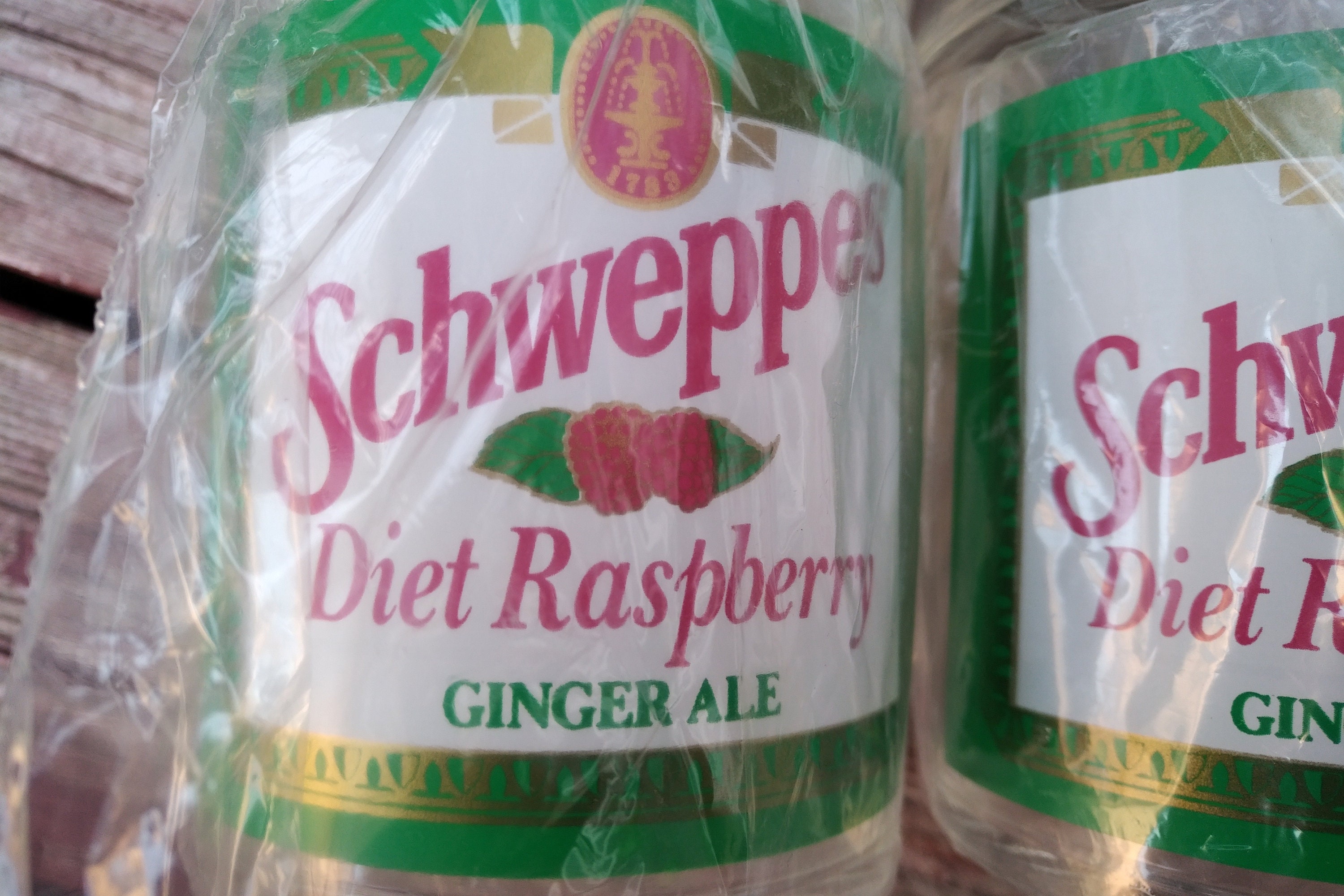 Schweppes Diet Raspberry Ginger Ale Snapple Canada Plastic Cups Vintage ...