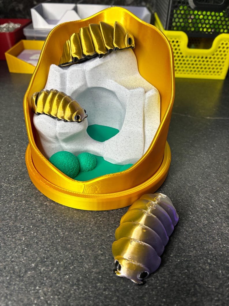 3D Printed Isopod Terrarium Diorama – Miniature Isopod Display With ...