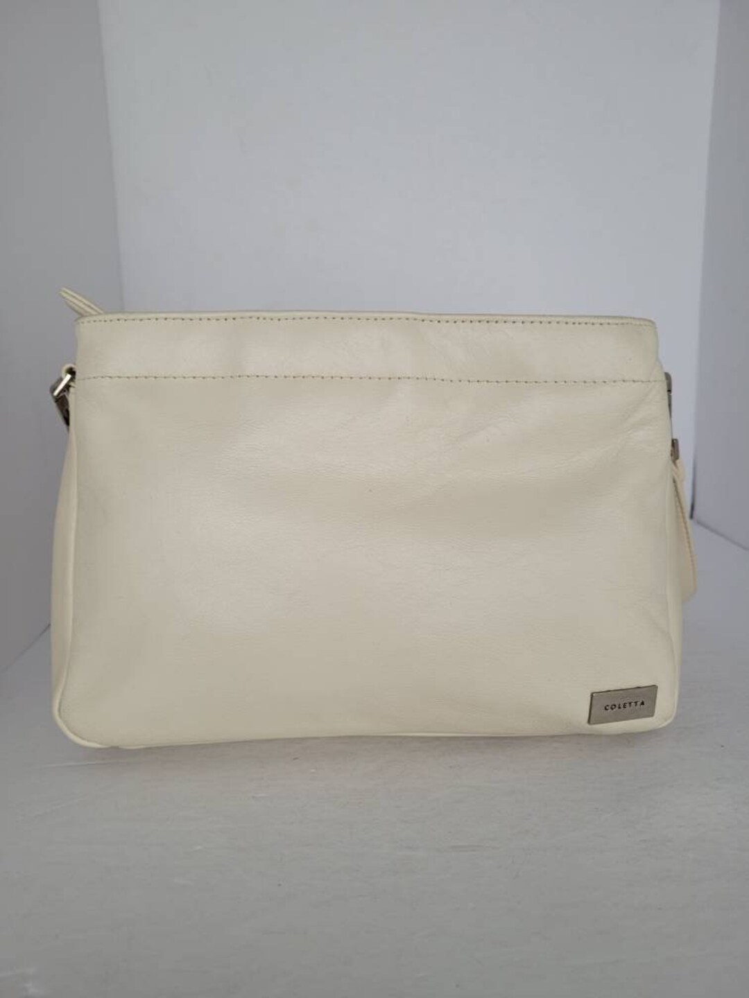 1980s Cream Colored Vinyl and Leather Shoulder Bag. - Etsy