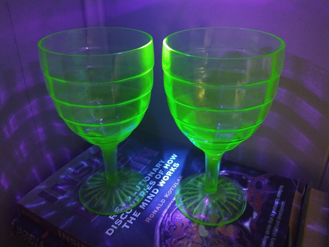 UV Reactive/vaseline Glass Wine Glasses Vaseline Glass Goblets Set of 2 ...