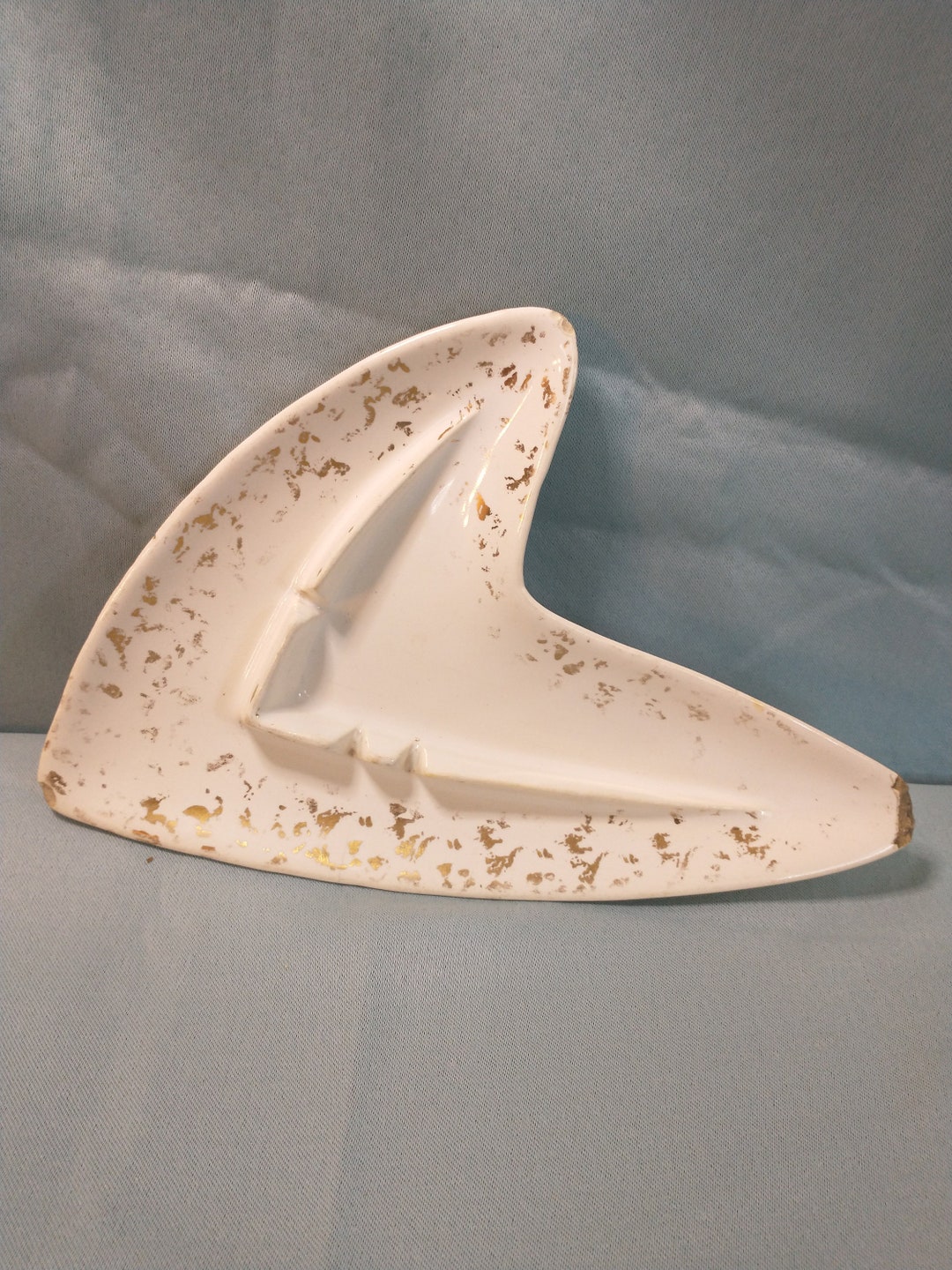 White and Gold Boomerang Ash Tray | MCM White Boomerang Atomic Ash Tray ...