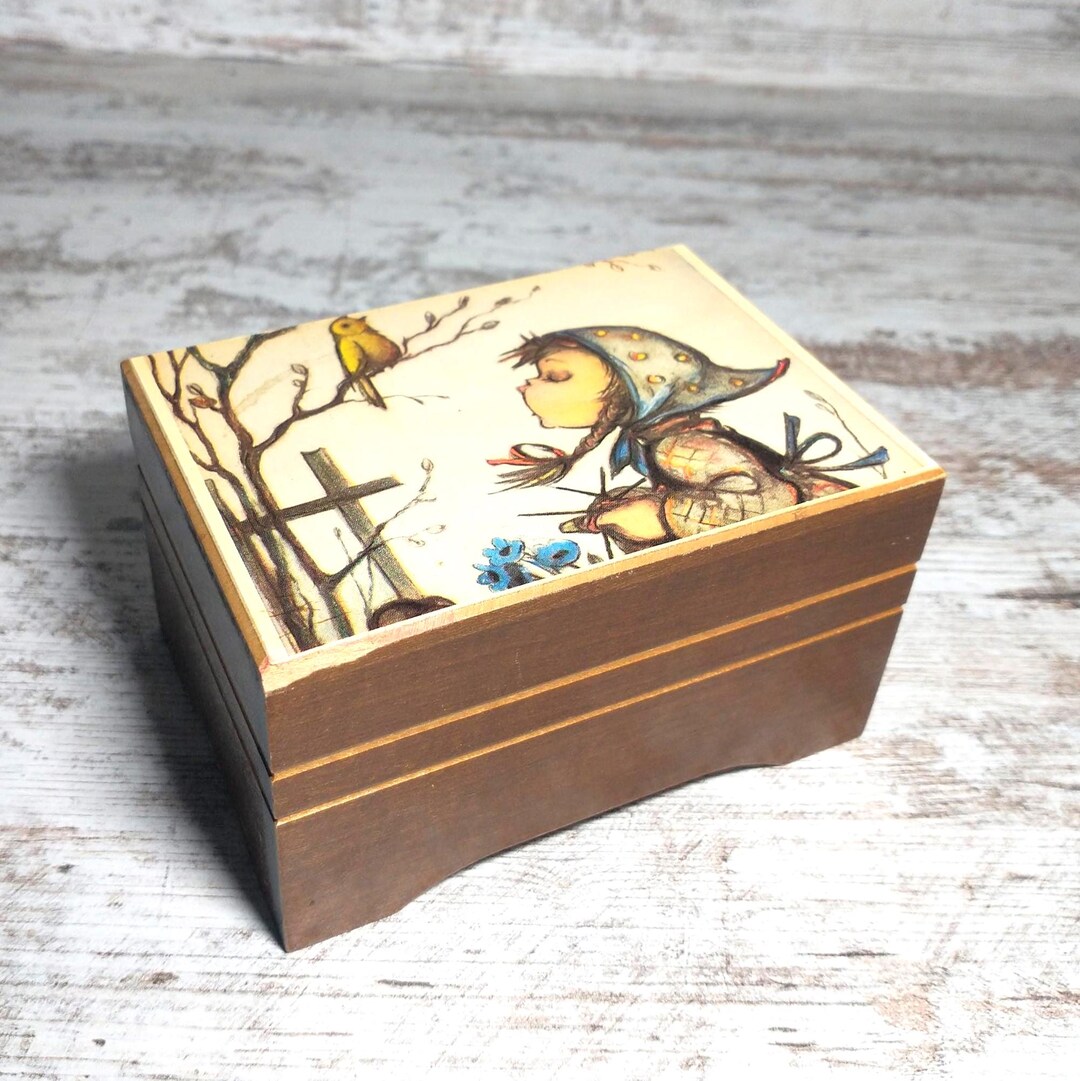 Swiss Music Box W/ Hummel-like Design | Farmer in the Dell Music Box ...