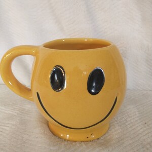 Unmarked Mccoy Smiley Face Mug | 1970s Yellow Smiley Face Mug | Vintage ...