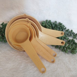 5 Vintage Mustard Yellow Foley Measuring Cups | Vintage Measuring Cups ...