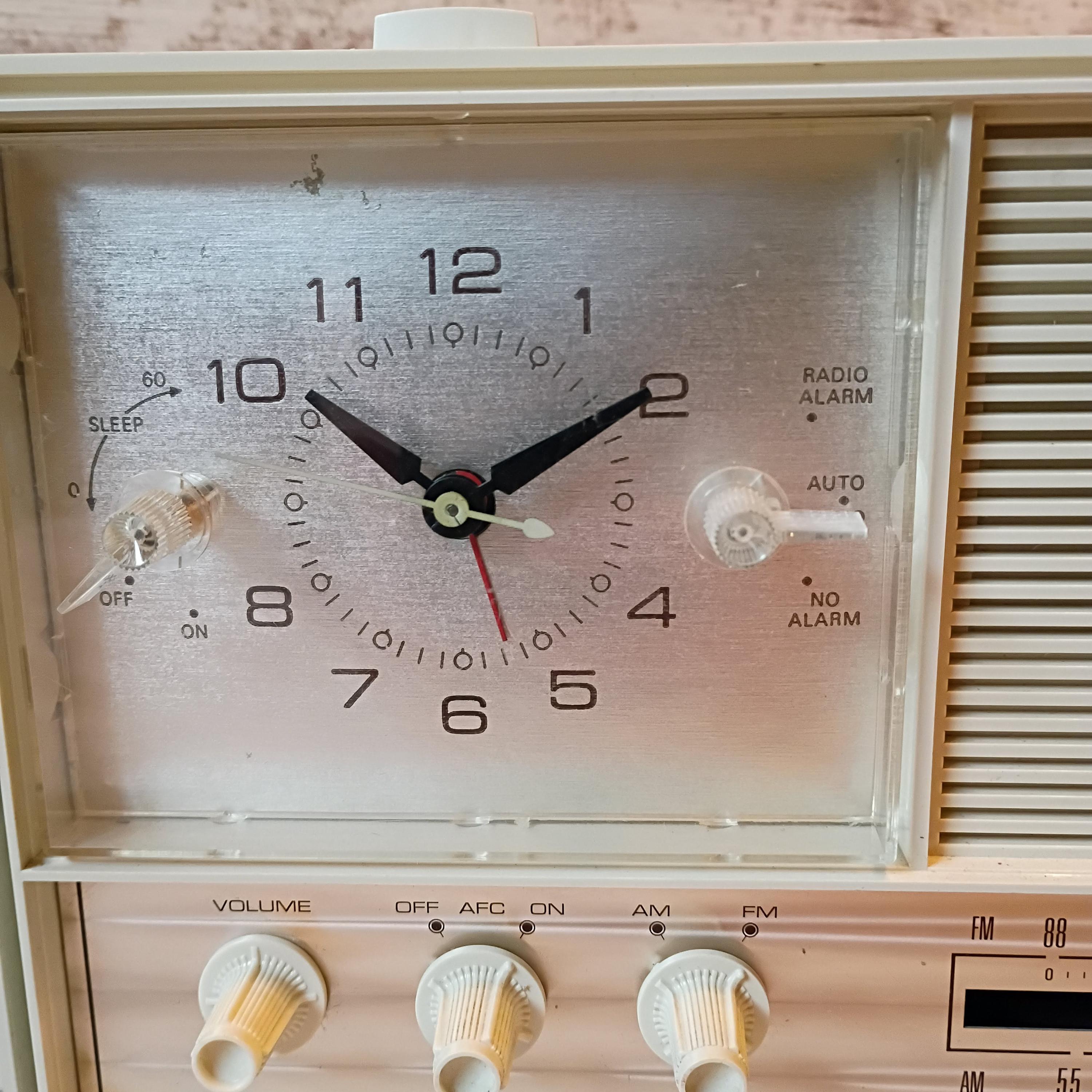 General Electric Atomic Era Clock Radio | Mid Century Decor - Etsy