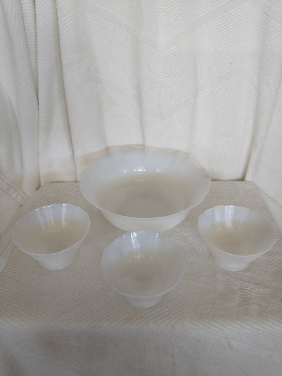 Milk Glass Bowl Set of 4 W/ Slight Blue Edging Vintage Blue Edged Milk ...