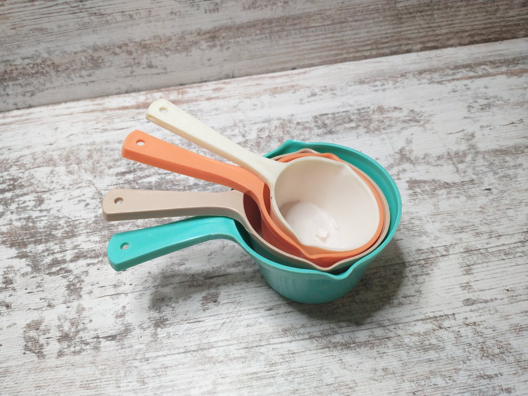 60s Pastel Measuring Scoops | Vintage Measuring Cups | Retro Plastic ...