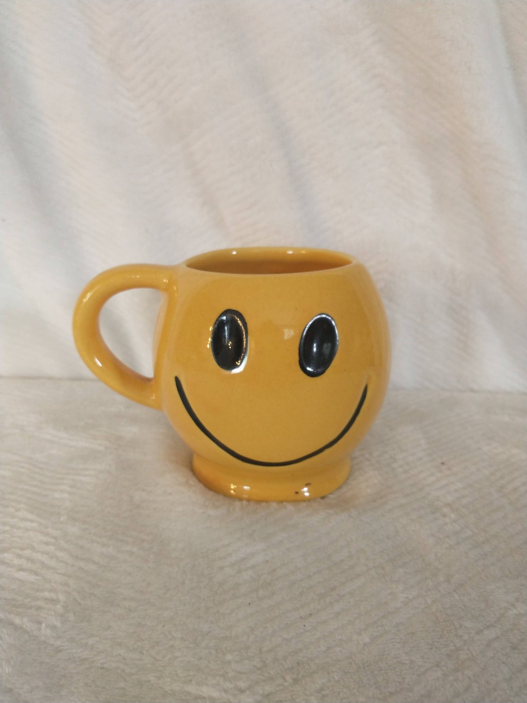 Unmarked Mccoy Smiley Face Mug | 1970s Yellow Smiley Face Mug | Vintage ...