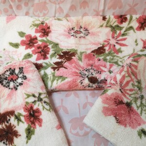 Vtg Pink Floral Towel Set | Vintage Pink and Floral Towel Set | Vintage ...