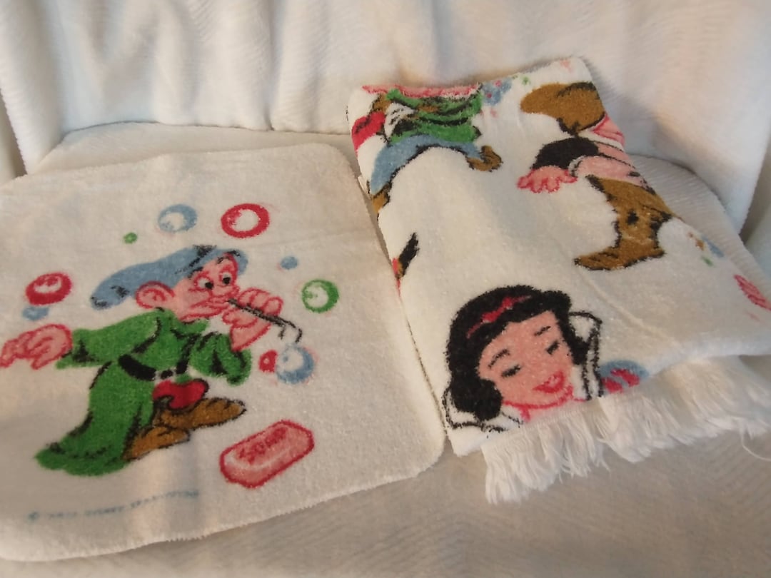 Walt Disney Snow White and the Seven Dwarves Bath Towel and Wash Cloth ...
