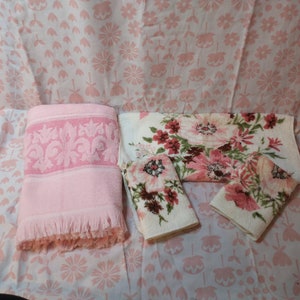 Vtg Pink Floral Towel Set | Vintage Pink and Floral Towel Set | Vintage ...