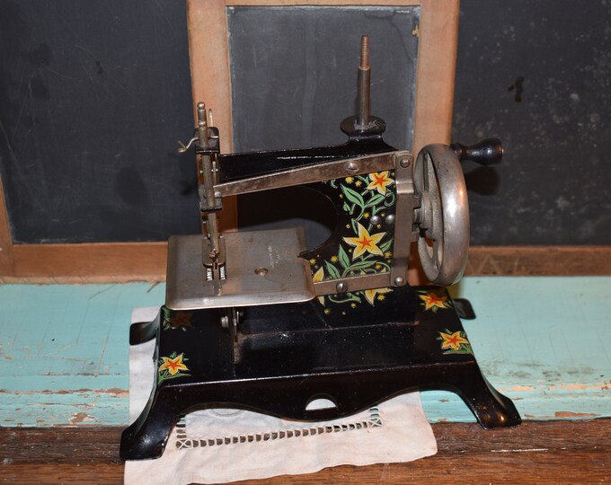 Antique German Sewing Machine / Vintage Child's Sewing Machine ...