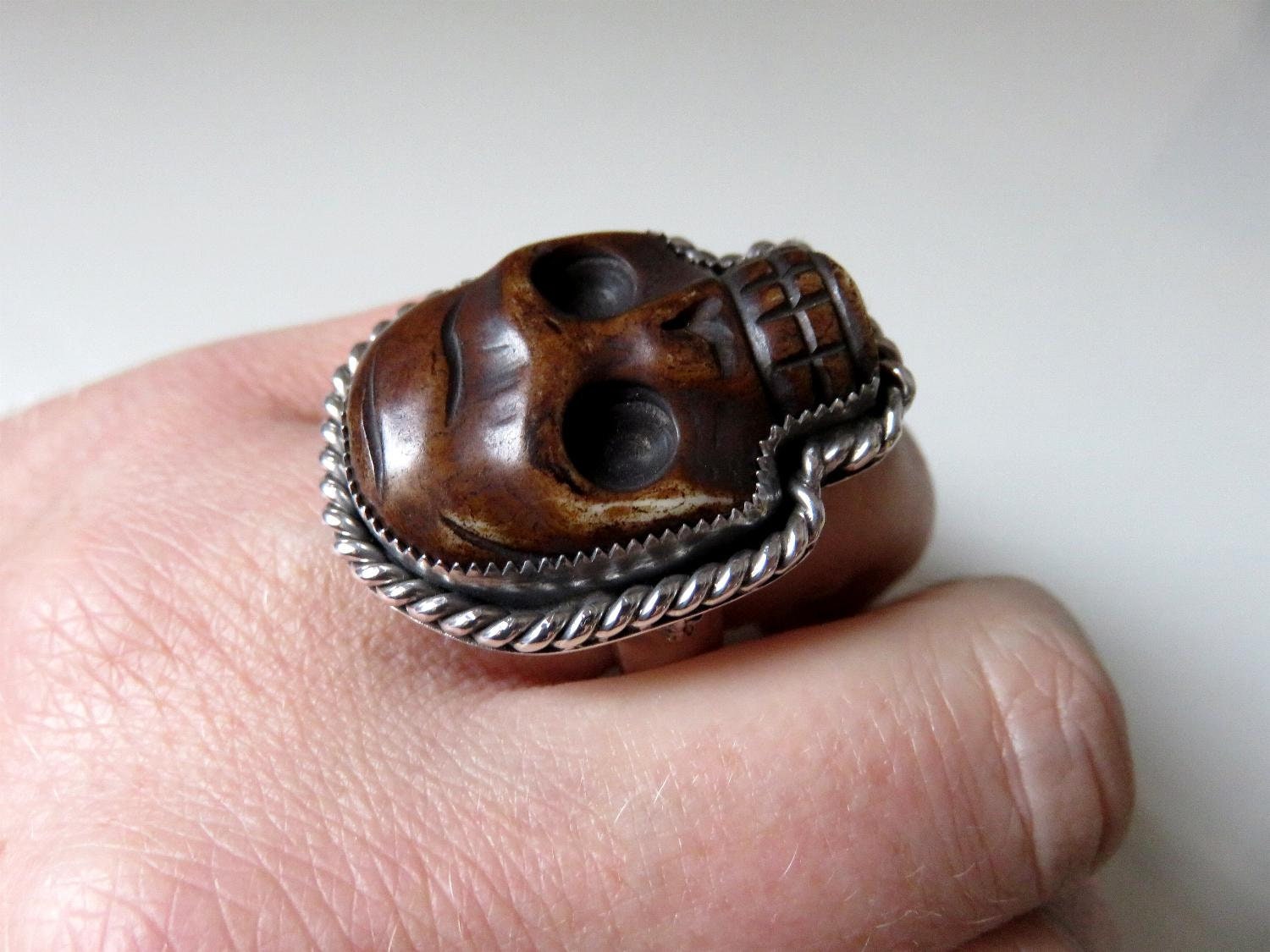 Sterling Silver & Carved Bovine Bone Memento Mori Skull Ring size V (US 11)