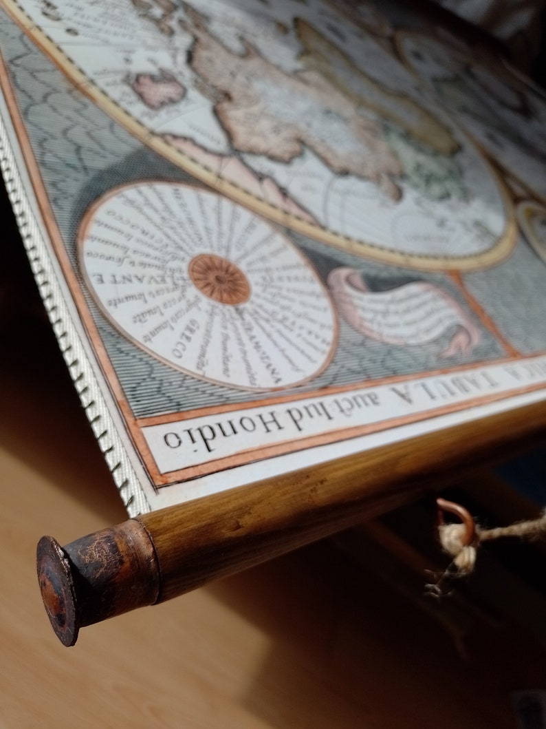 Impresión del mapa del mundo de 1642: estilo vintage, marco de madera ...