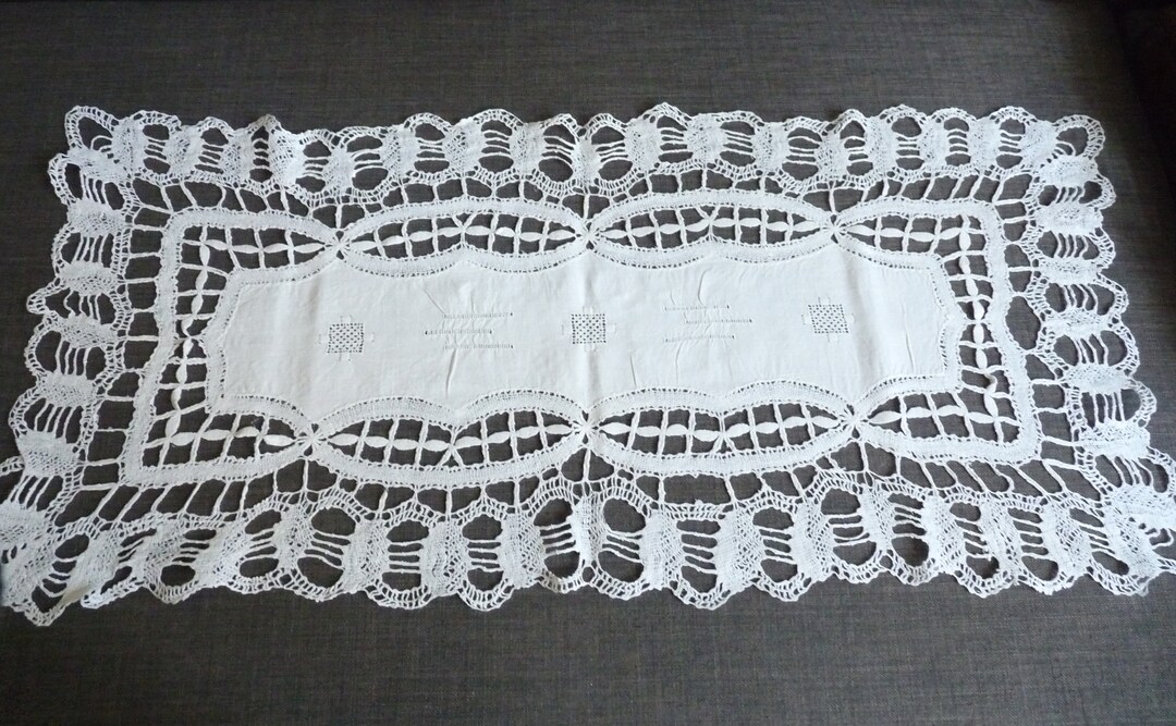 Runner da tavolo ricamato a mano vintage con bellissimo pizzo - Etsy Italia